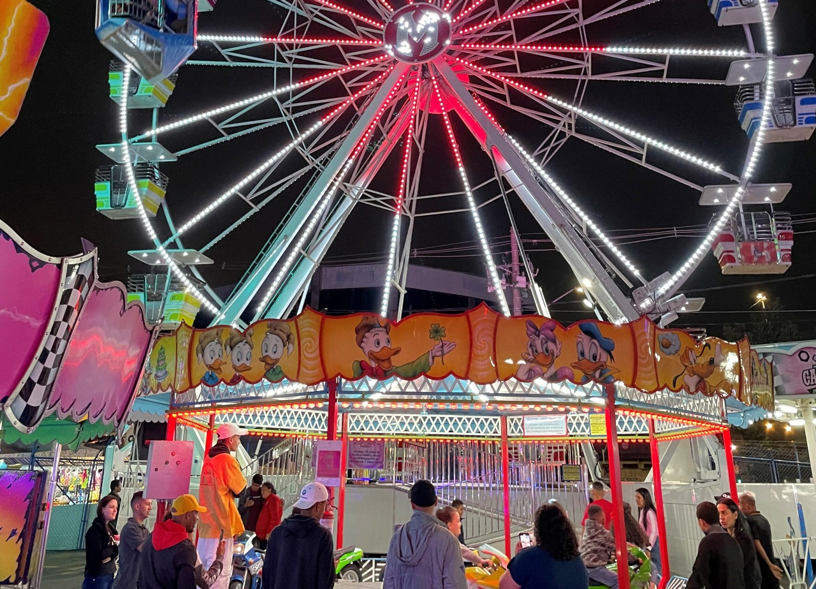 O maior e mais tradicional parque de diversões de São Paulo está na ...