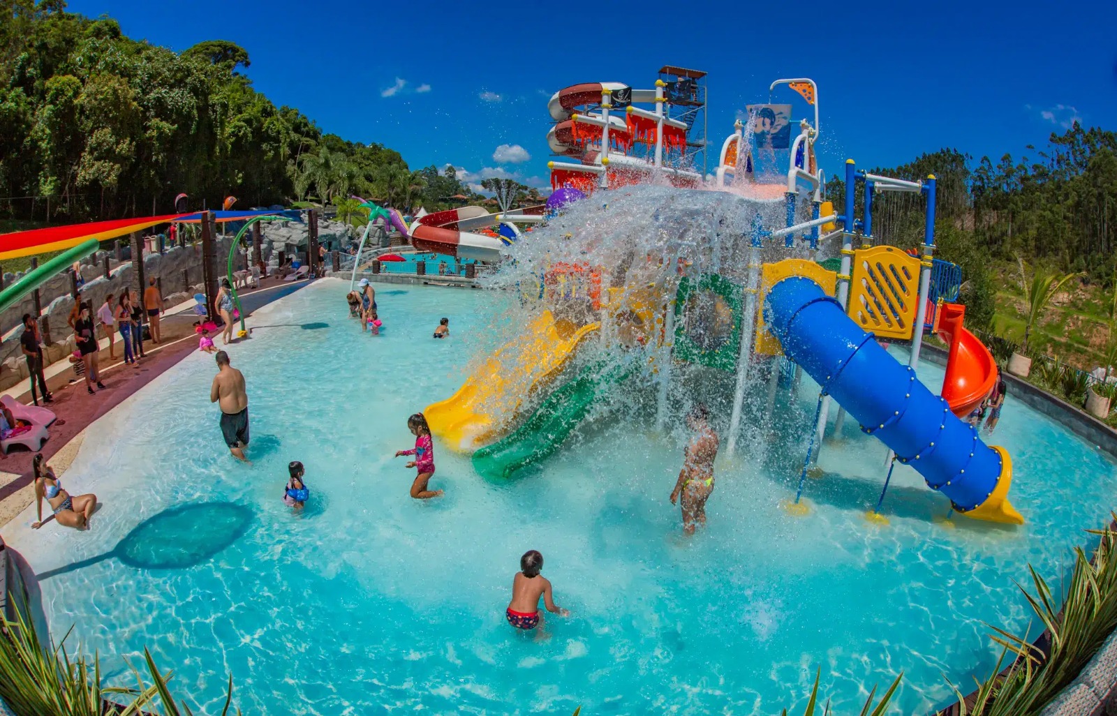 Vale Encantado: Conheça o paraíso pet-friendly com parque aquático e ...