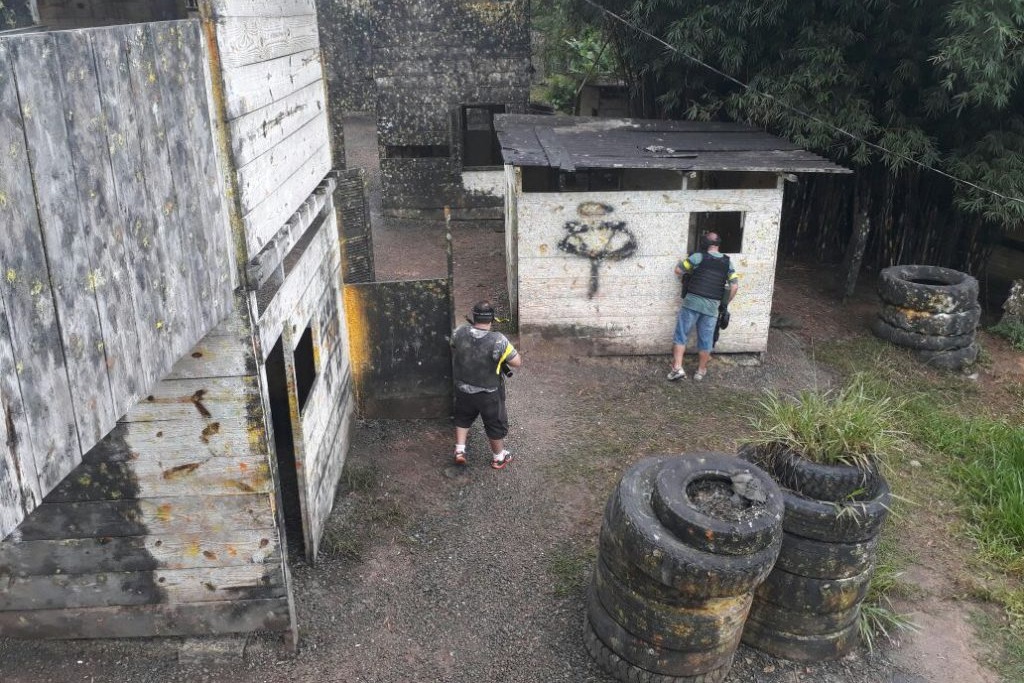 Paintball com simulações de guerra e a favela do Rio é opção de passeio ...