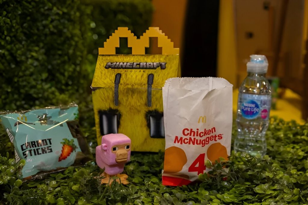 McDonald's anuncia nova coleção exclusiva de brinquedos Minecraft para ...