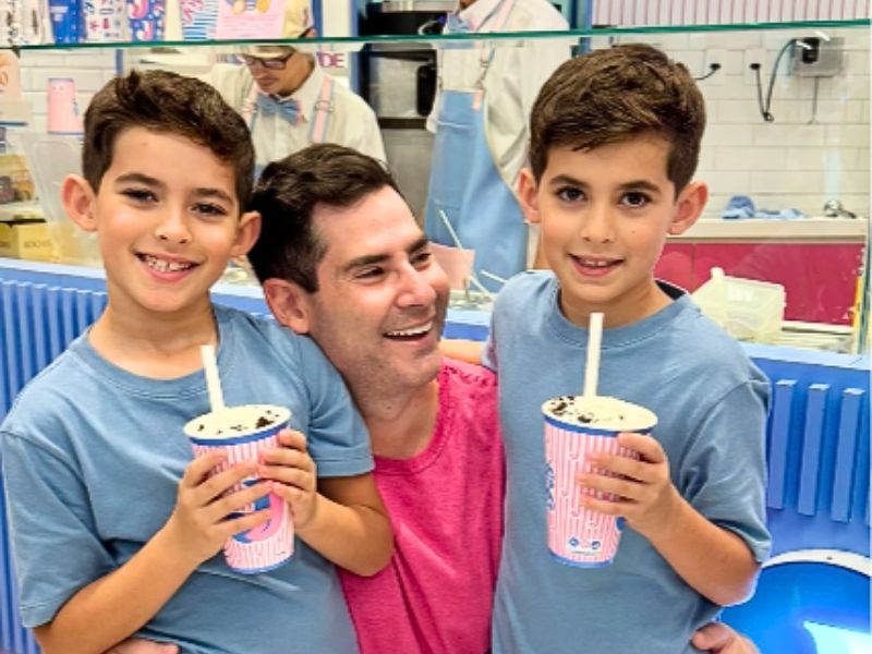 Sextou com milkshake de graça! Johnny Joy dá milkshake em dobro para ...