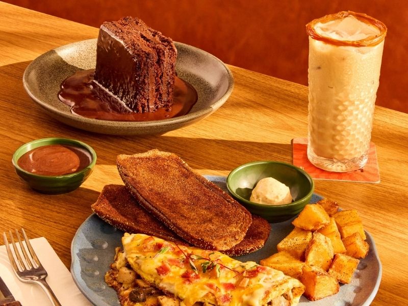 Com waffles, panquecas, bacon e até costela, Outback estreia menu de ...