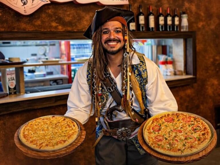 Bloquinho Pirata: Pizzaria temática de São Paulo promove Carnaval com ...