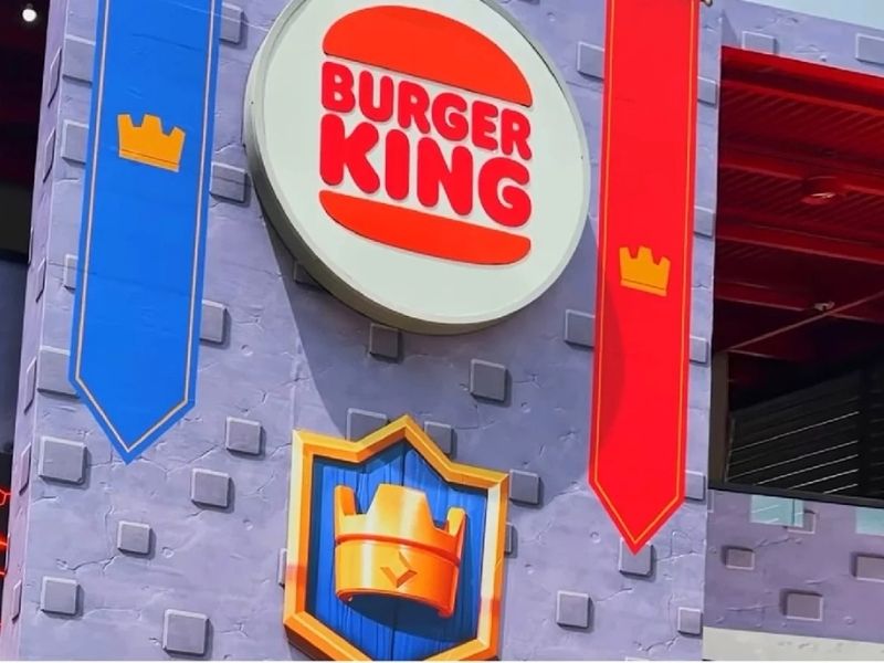 Burger King inaugura unidade temática de Clash Royale em São Paulo com ...